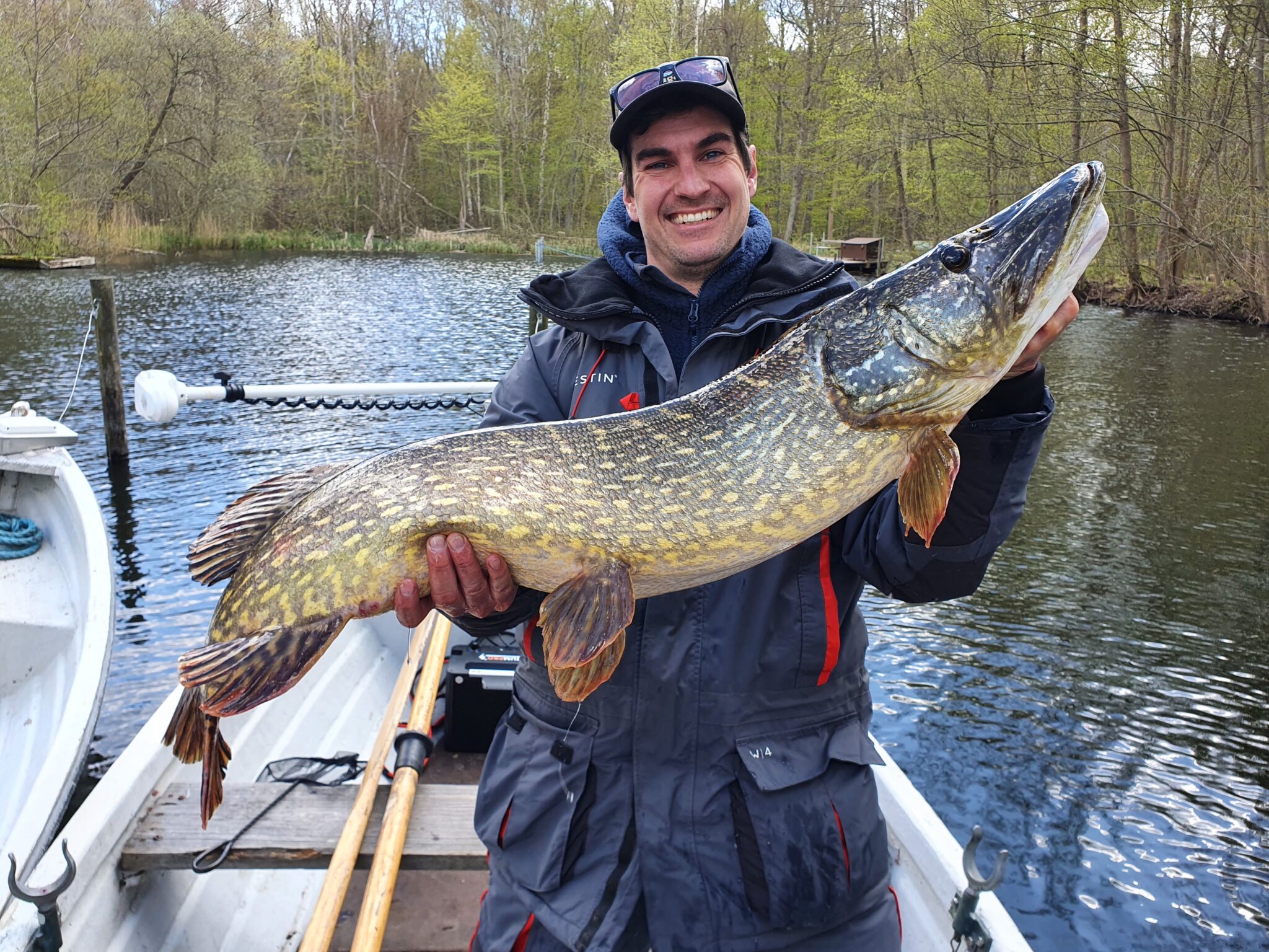 Gedde på 10 kg “løb” med pokalen – Lystfiskeriforeningen